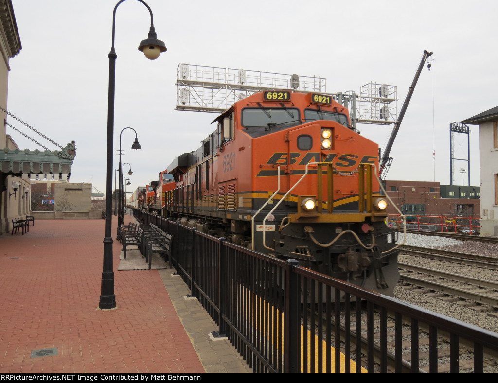 BNSF 6921